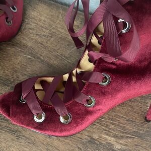 Laya by Zendaya | Shoes | Nib Laya By Zendaya Nadine Wine Red Velvet ...